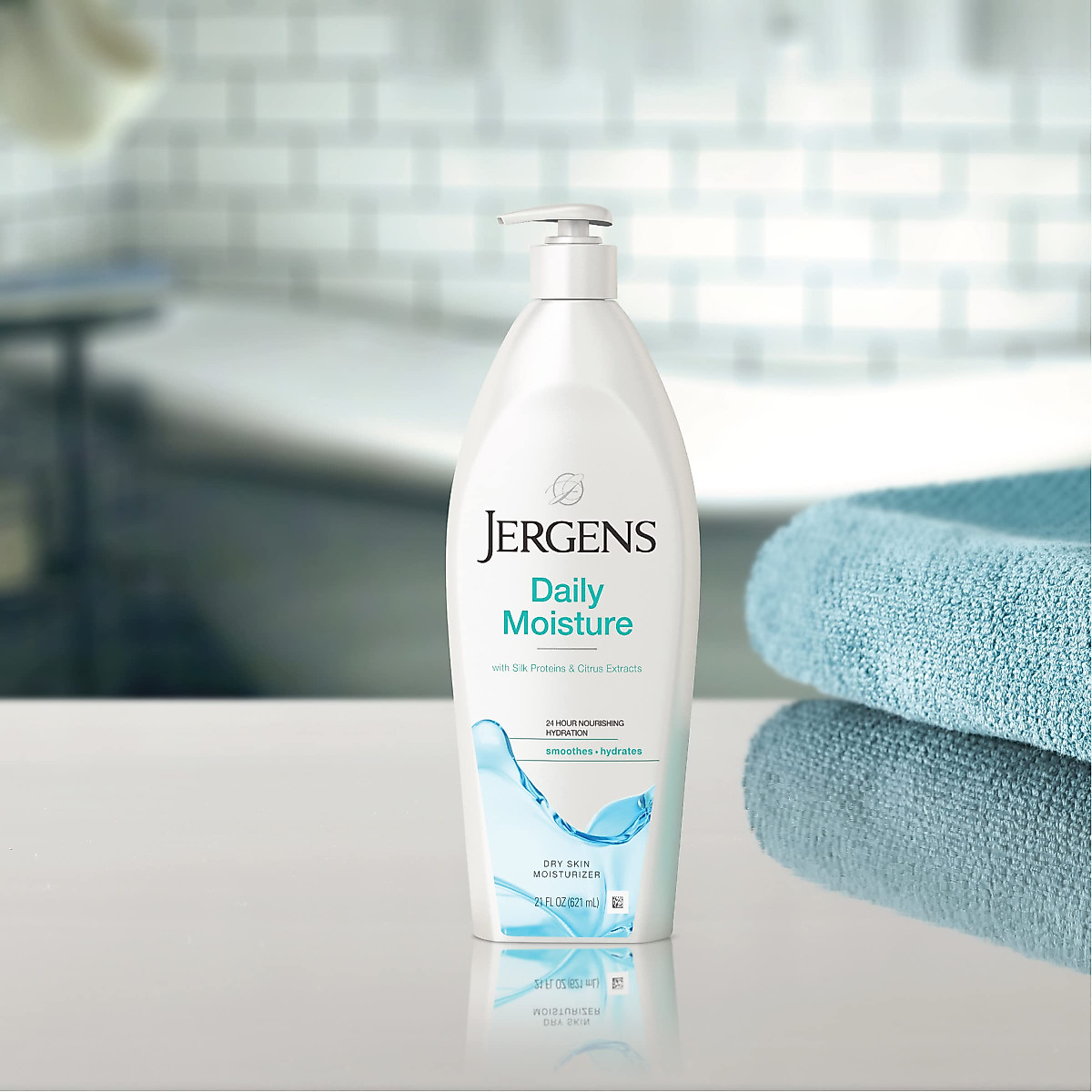 Jergens Daily Moisture Dry Skin Moisturizer, Hand and Body Lotion, with HYDRALUCENCE blend, Silk Proteins, and Citrus Extract, 21 Oz