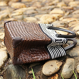 QTKJ Straw Bag, Beach Bag for Women, Handmade Rattan Handbag, Boho Retro Woven Tote Bag Round Wooden Handle, Summer Bag for Beach Vacation Daily