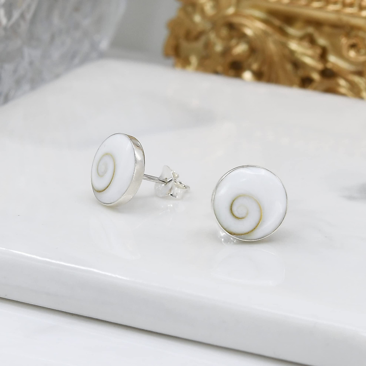 AeraVida Dainty Casual Round 10mm Swirl Shiva Shell .925 Silver Post Earrings