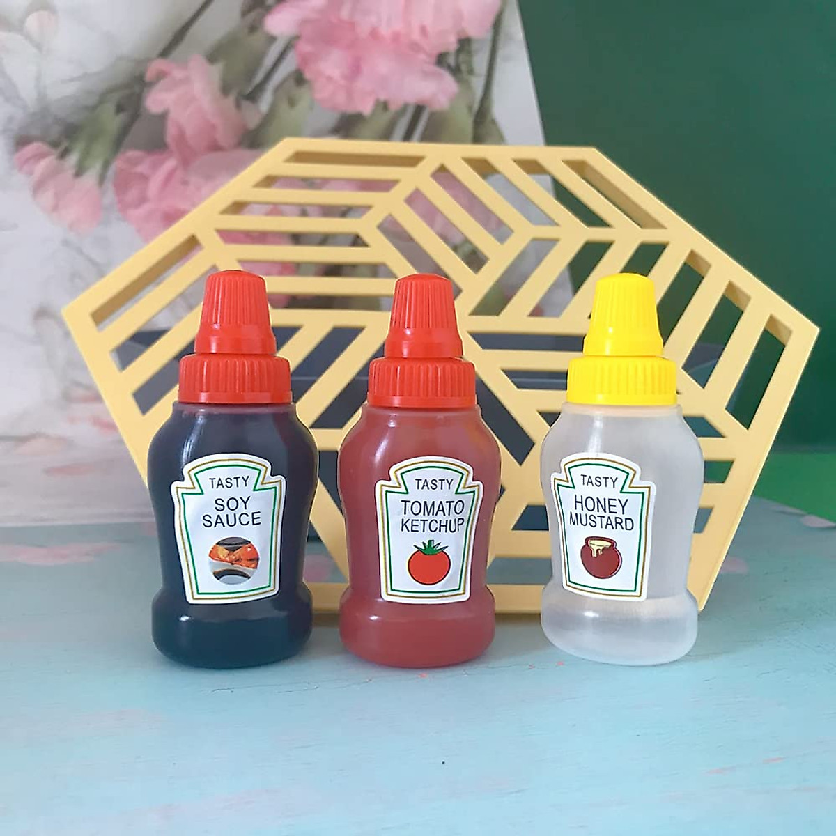ZAYOIZY 4pcs Mini Condiment Squeeze Bottles 25ml Honey/Ketchup/Soy Sauce/Salad Dressing Dispensers Squeezable Jars Containers Plastic Portable Lunchbox with Sturdy Screw Cap