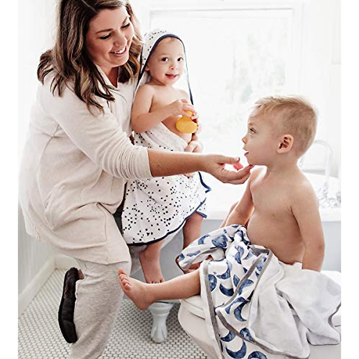 Burt's Bees Baby - Hooded Towels, Absorbent Knit Terry, Super Soft Single Ply, 100% Organic Cotton (Hello Moon!, 2-Pack)