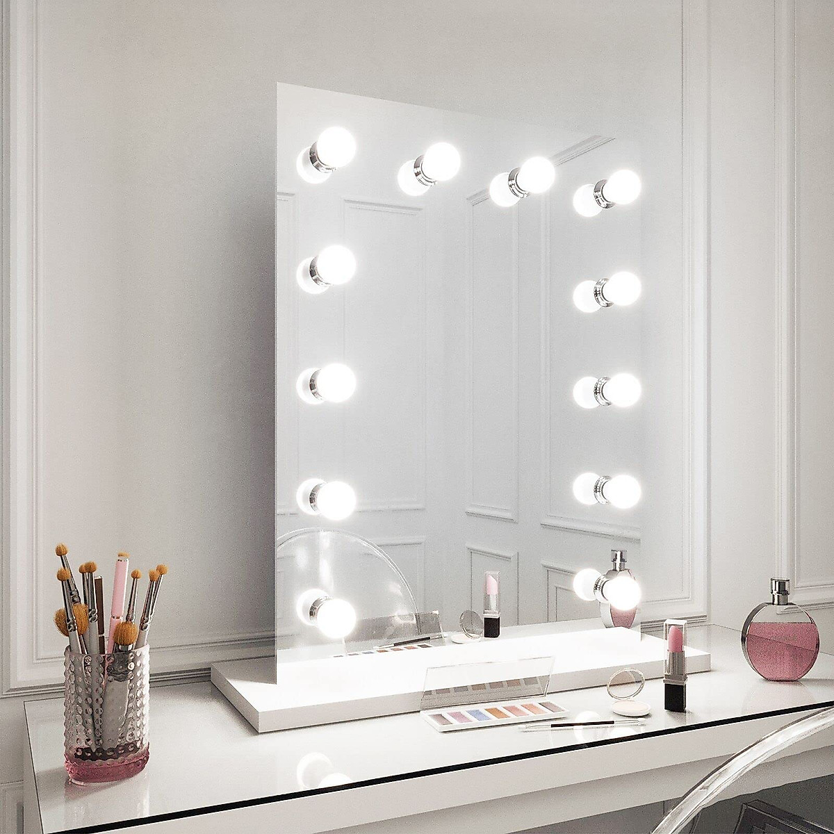 G25 LED Vanity Light Bulbs, 100W LED Globe Bulb Equivalent, 9W LED Vanity Bulbs for Bathroom, 5000K Daylight White 900LM, E26 Base Round Makeup Mirror Bathroom Lights Bulb Décor Lighting, 4 Pack