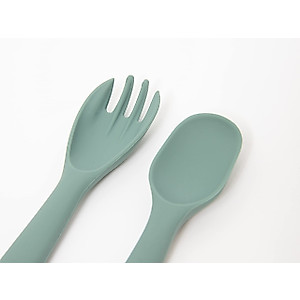 Lila & Jack's Baby Feeding Set, BPA Free, Food Grade Silicone Dinner Plate and Cutlery Set, Learn to Eat on Your Own, Set Includes Spork, Spoon, Bib and Plate (Green), (AT1747)