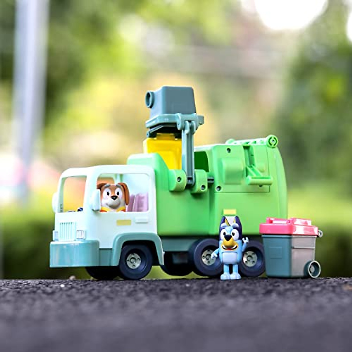 Garbage Truck - 2.5" Bluey and Bin Man poseable Figures with Playset, Multicolor