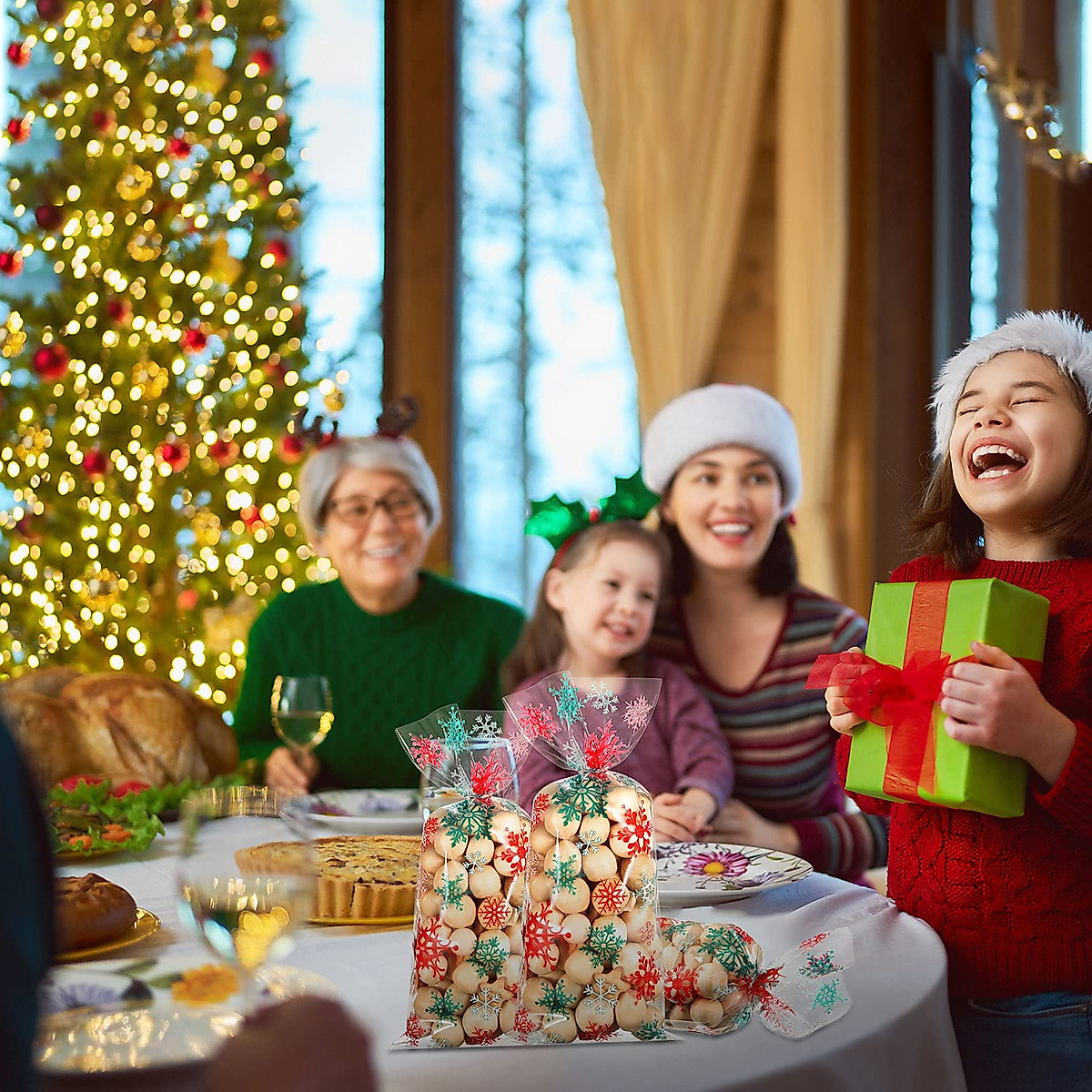 Snowflake Cello Treat Bags Christmas Xmas Party Cellophane Plastic Candy Goodie Bags with Twist Ties for Winter Holiday Wonderland Birthday Baby Shower Party Favors (Pink)