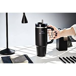 Stanley Quencher H2.0 FlowState Stainless Steel Vacuum Insulated Tumbler with Lid and Straw for Water, Iced Tea or Coffee, Smoothie and More, Black , 30 oz