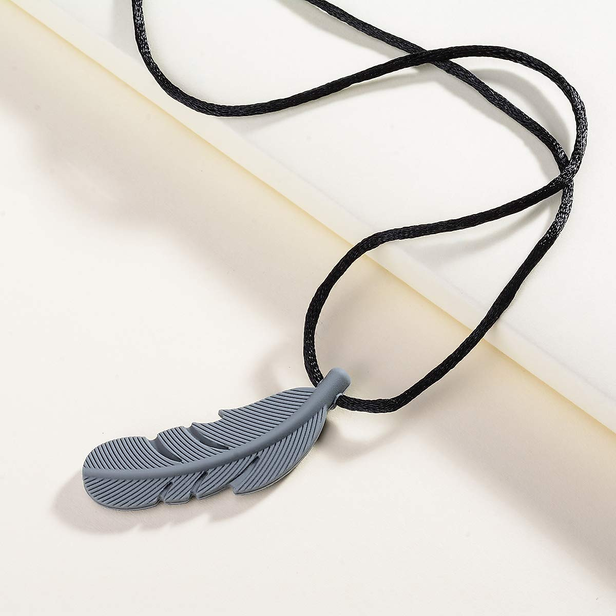 Chewing Necklace Made of Soft Silicone,Sensory Chew Necklaces for Adults Kids Boys and Girls - Pure Silicone,Daily Wear Chewable Necklace for Toddlers/Teenagers/Students,Oral Motor Chewy Tools