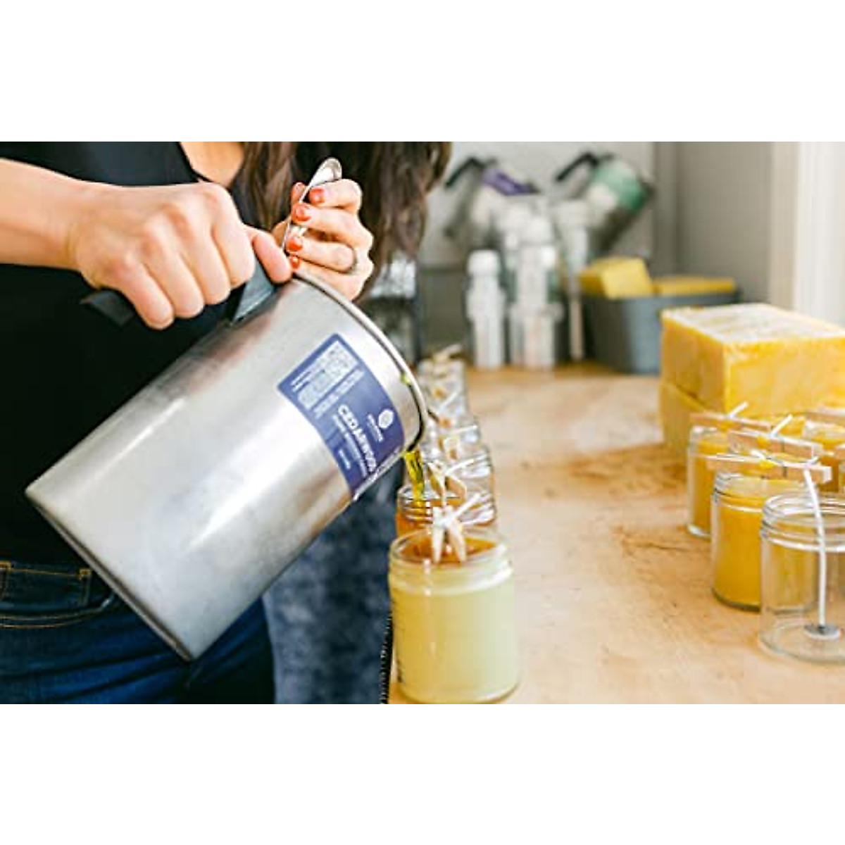 Solstice Naturals - Lavender 100% Pure Beeswax + Essential Oil Aromatherapy Candle, 9 oz. - Sustainably Handmade in the USA - No Soy or Paraffin Wax - No Toxic Scents, Fragrances or Fillers