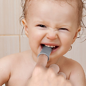 haakaa Baby Finger Toothbrush,Soft Food Grade Silicone,for Training Teething and Oral Cleaning,0 Months+, 2 Pack, Pea Green