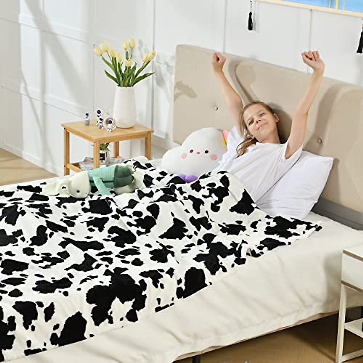 SOCHOW Cow Print Fleece Throw Blanket for Sofa Couch, Soft Lightweight Cozy Warm Home Decor Flannel Blanket, Cute Animal Blanket for Kids Boys Girls, Black 50 x 60 Inches