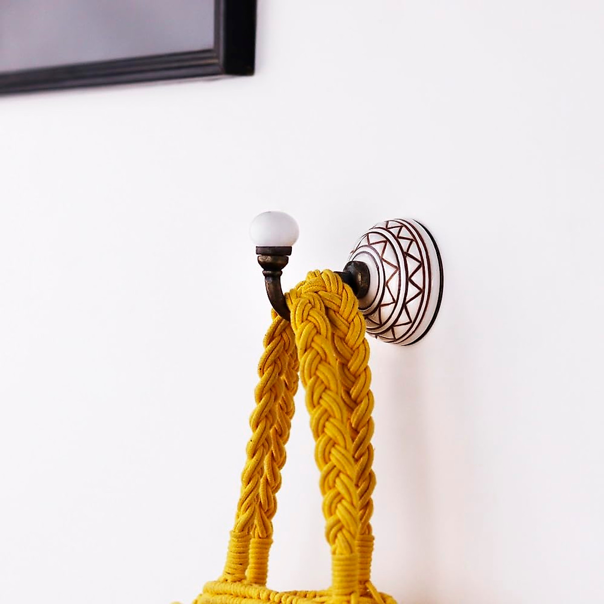 IndianShelf 1 Pieces Brass White Round Decorative Coat Hooks Kitchen Unique Ceramic Wall Hooks for Hanging Towel Hook Farmhouse Backpack Purse Hanger Heavy Duty Entryway Shower Robe Holder Hat Rack