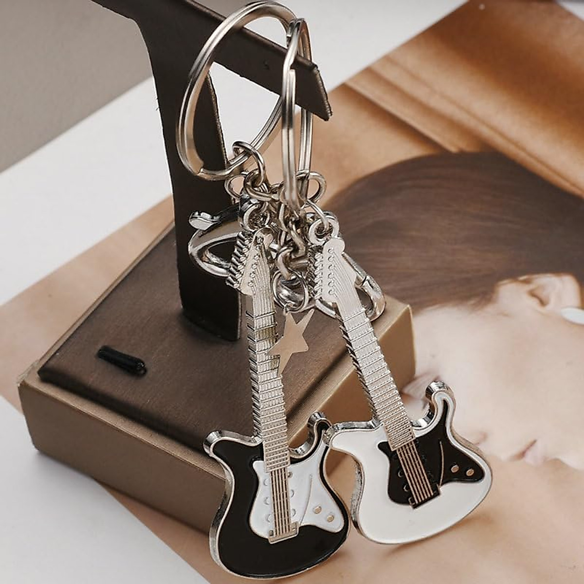 mdgfge Punk Music Guitar Keychain Musical Instrument Star Cute Bass Keyring Electric Guitar Key Rings Key Holder Pendant for Women Men Music Lovers (2 Pcs)