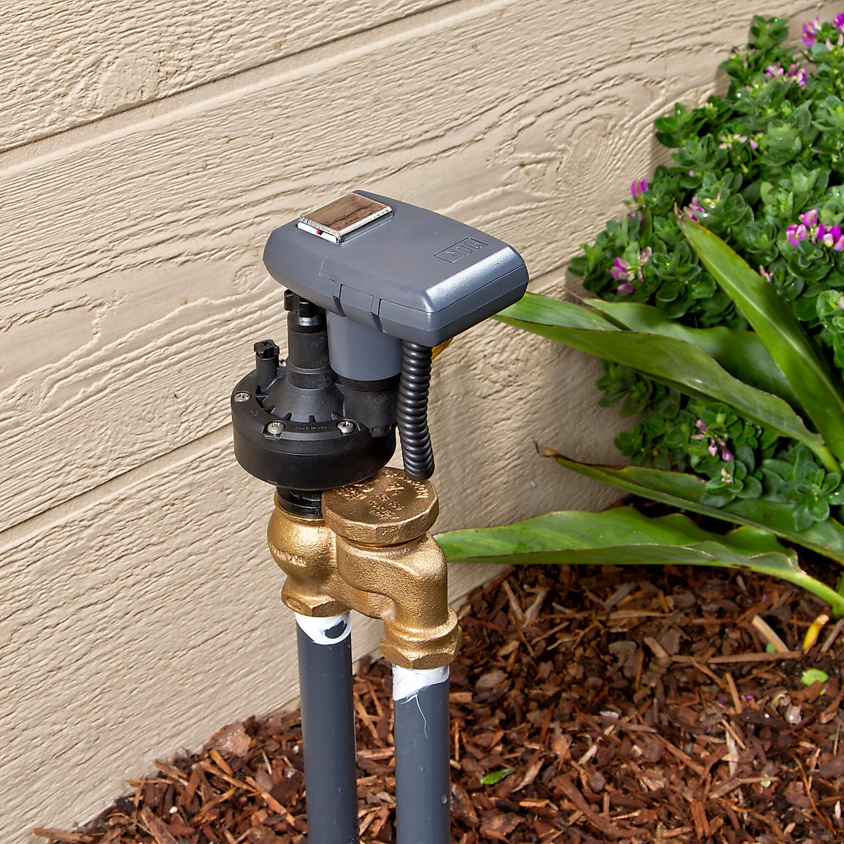 DIG ECO 1 MVA Solar Powered Irrigation Timer - Advanced Solar Technology, 3/4" & 1" Valve Actuator Adapter Kit, Ideal for Efficient Water Management