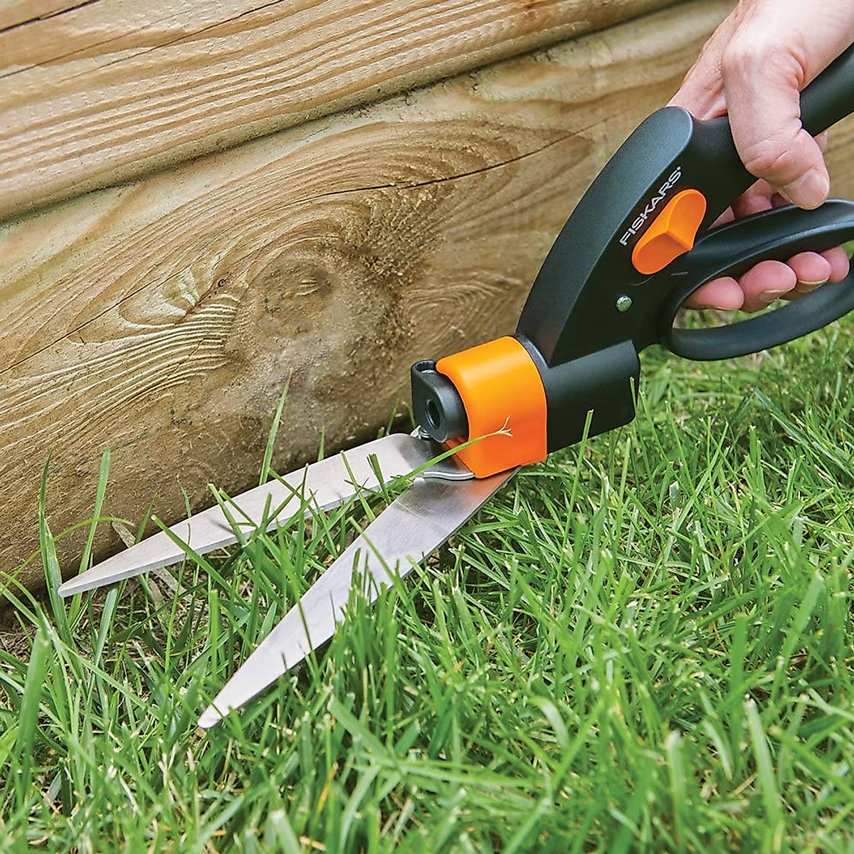 Fiskars 92146964J Garden, Shear Ease 360 Degree Swivel Grass Trimmer, Black