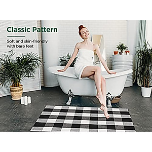 InnoGear Buffalo Plaid Outdoor Rug, 27.6 x 43.3 inches Machine Washable Area Rugs Door Mat Buffalo Check Rug for Living Room Outside Entry Plaid Rug Clearance Cotton Polyester Rug, Black and White