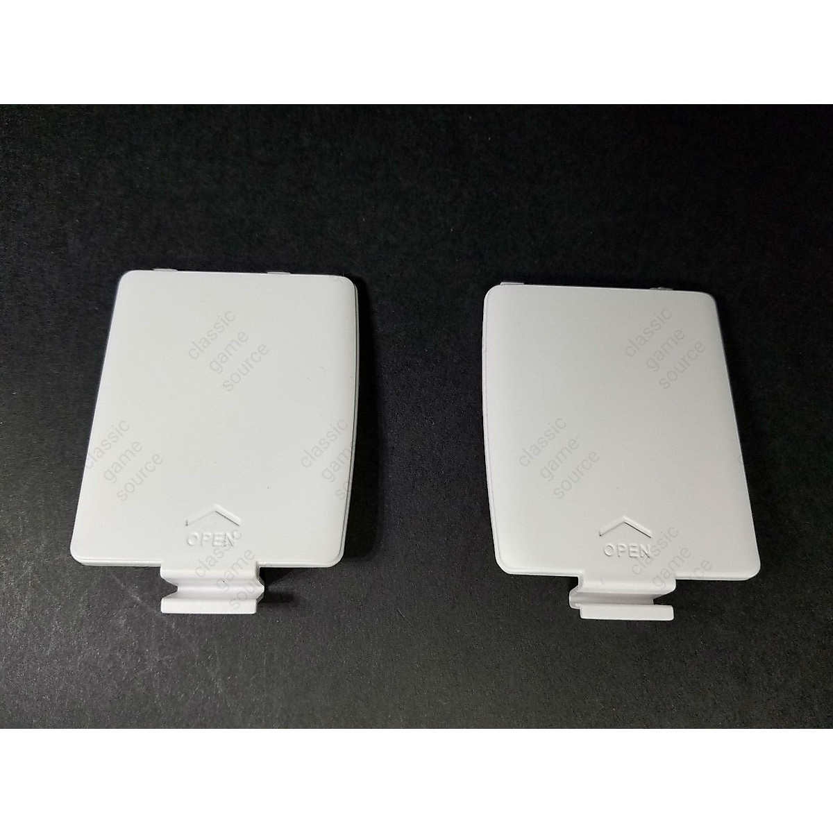 PAIR OF WHITE BATTERY COMPARTMENT COVERS LIDS for The SEGA GAME GEAR