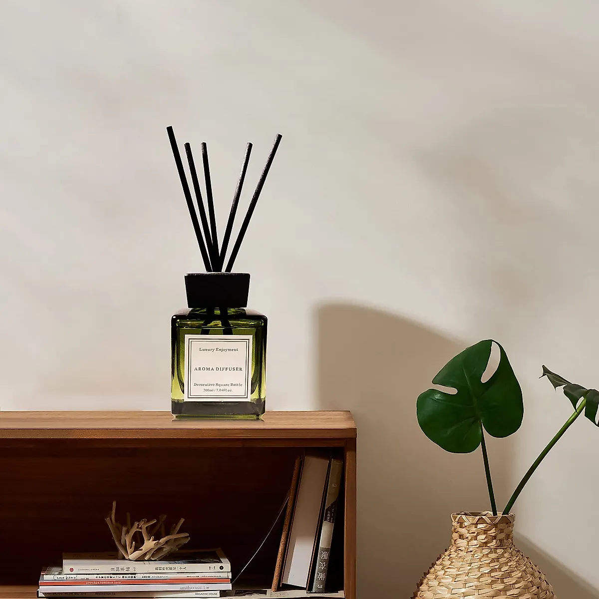 Oud & Bergamot Reed Diffuser Long-Lasting Fragrance Air Freshener Diffuser Hotel Collection Diffuser Oil 7.04 oz - Green