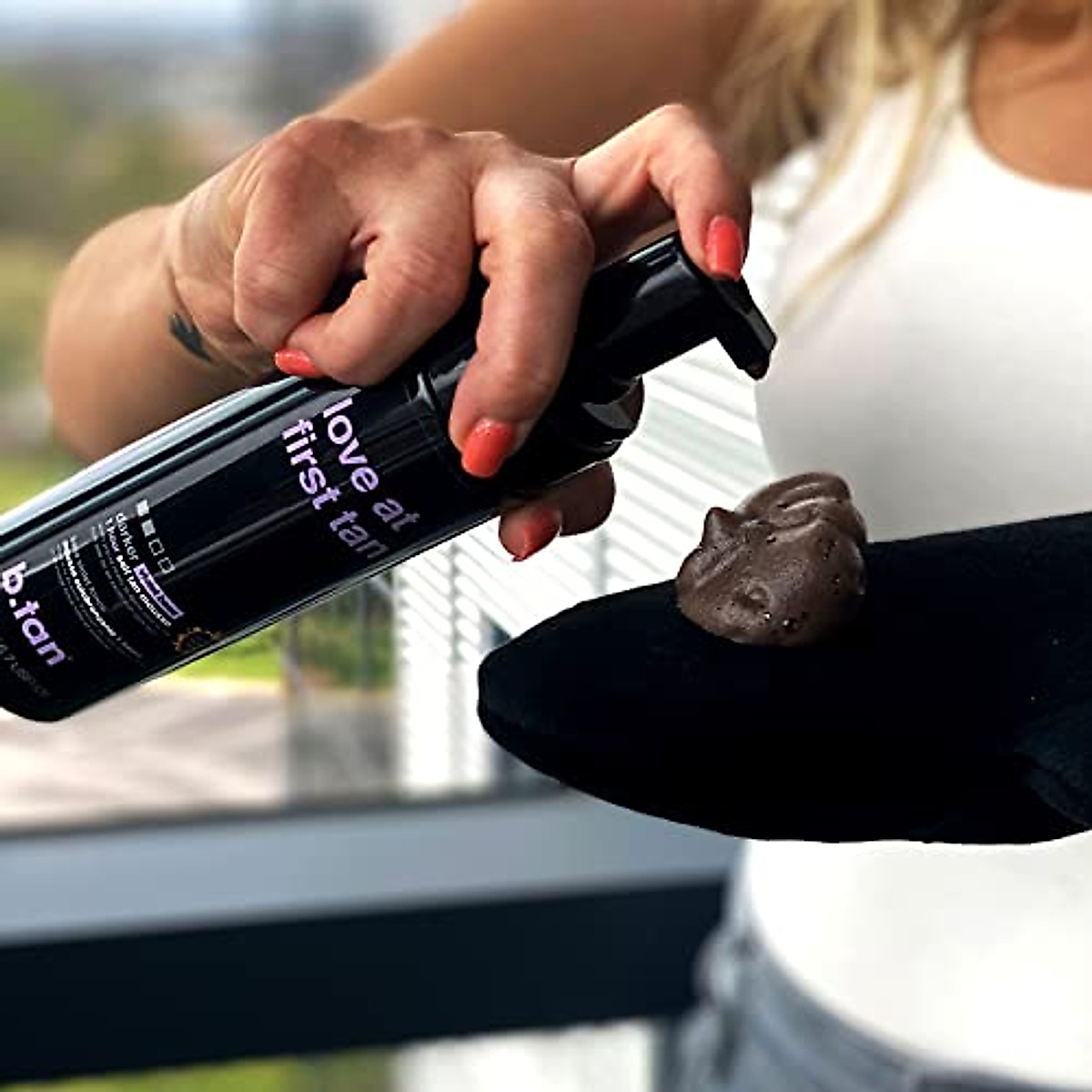 b.tan Body Self Tanning Mitt | I Don't Want Tan On My Hands - Self Tanning Applicator Glove with Thumb, Streak-Free, Even Application, Velvety Soft, Reusable, Sunless Tan, Body Lotion, Tanning Lotion