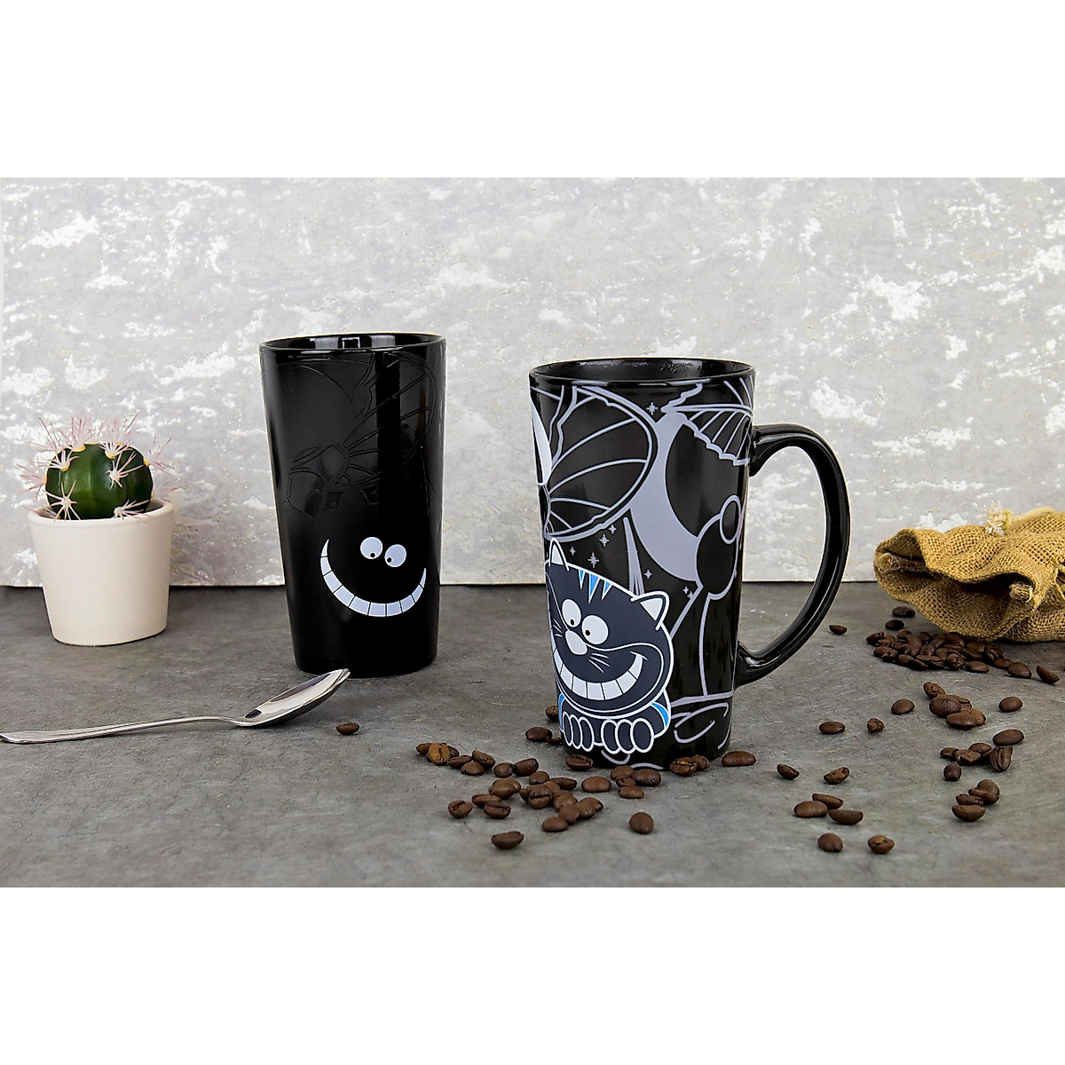 Gift Republic GR450029 Cheshire Cat Heat Chaning Mug, Large (Pack of 1), BLACK