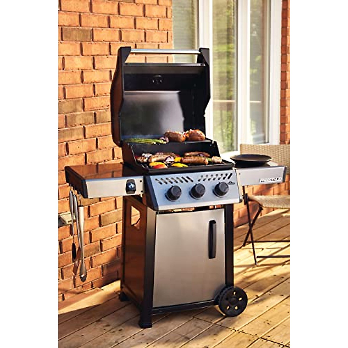 Napoleon Freestyle 365 Propane Gas BBQ Grill - F365DPGT - Barbecue Gas Cart, With 3 Burners, Folding Side Shelves, Instant Failsafe Ignition, Porcelain Coated Cast Iron Cooking Grids