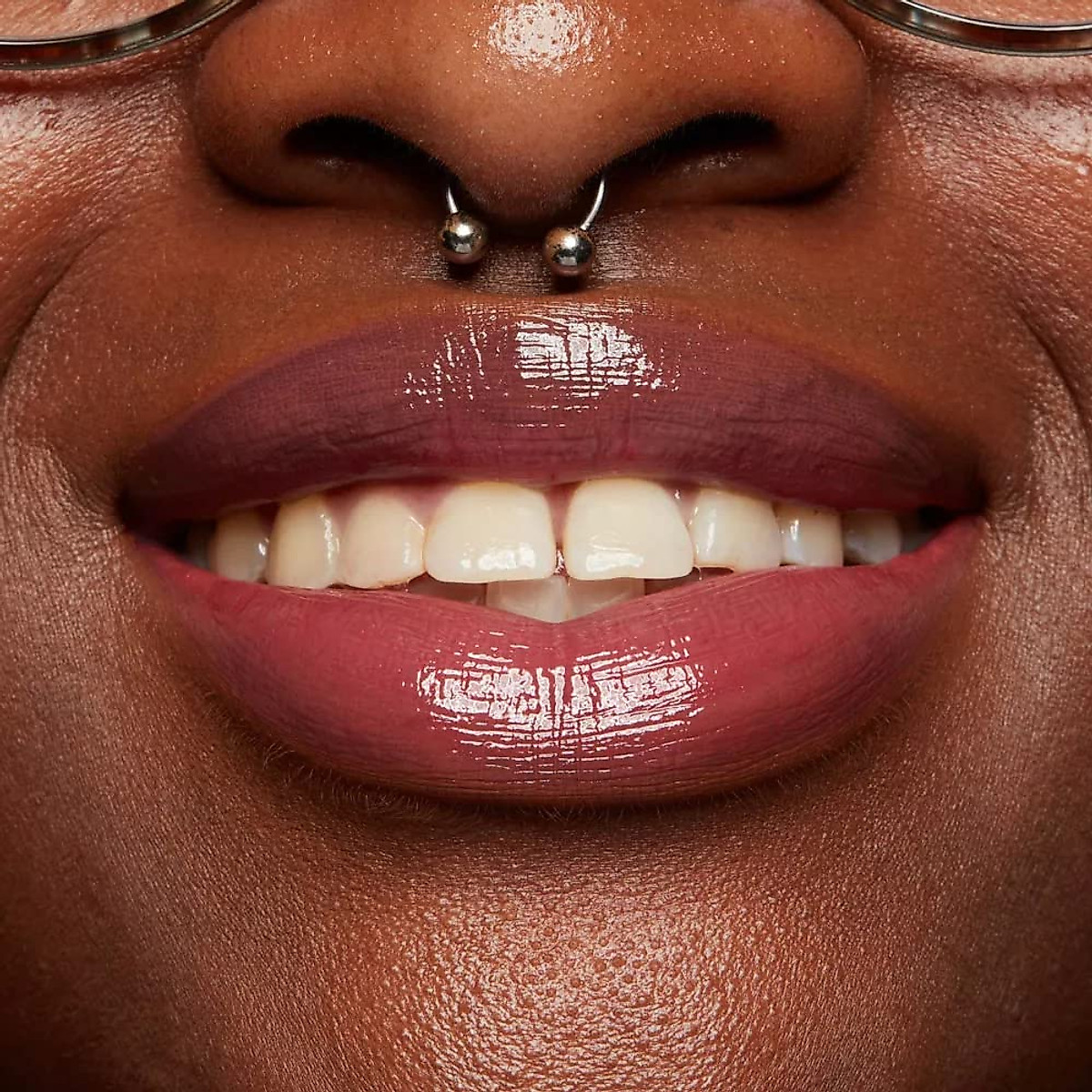 NYX PROFESSIONAL MAKEUP Butter Gloss, Non-Sticky Lip Gloss - Cinnamon Roll (Dusty Nude Mauve)