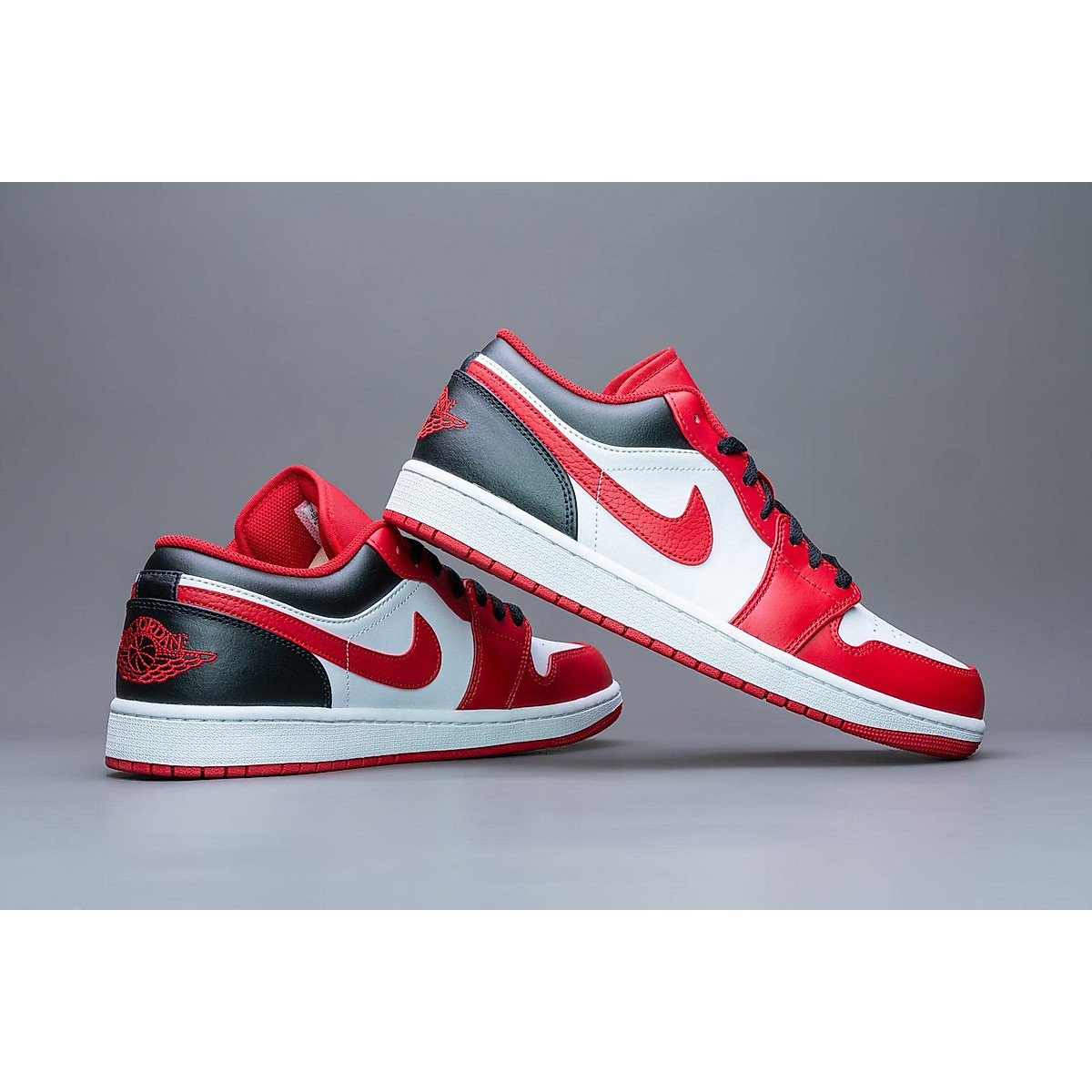 Jordan Mens Jordan 1 Low 553558 163 Bulls - Size 13 Black/White/Red