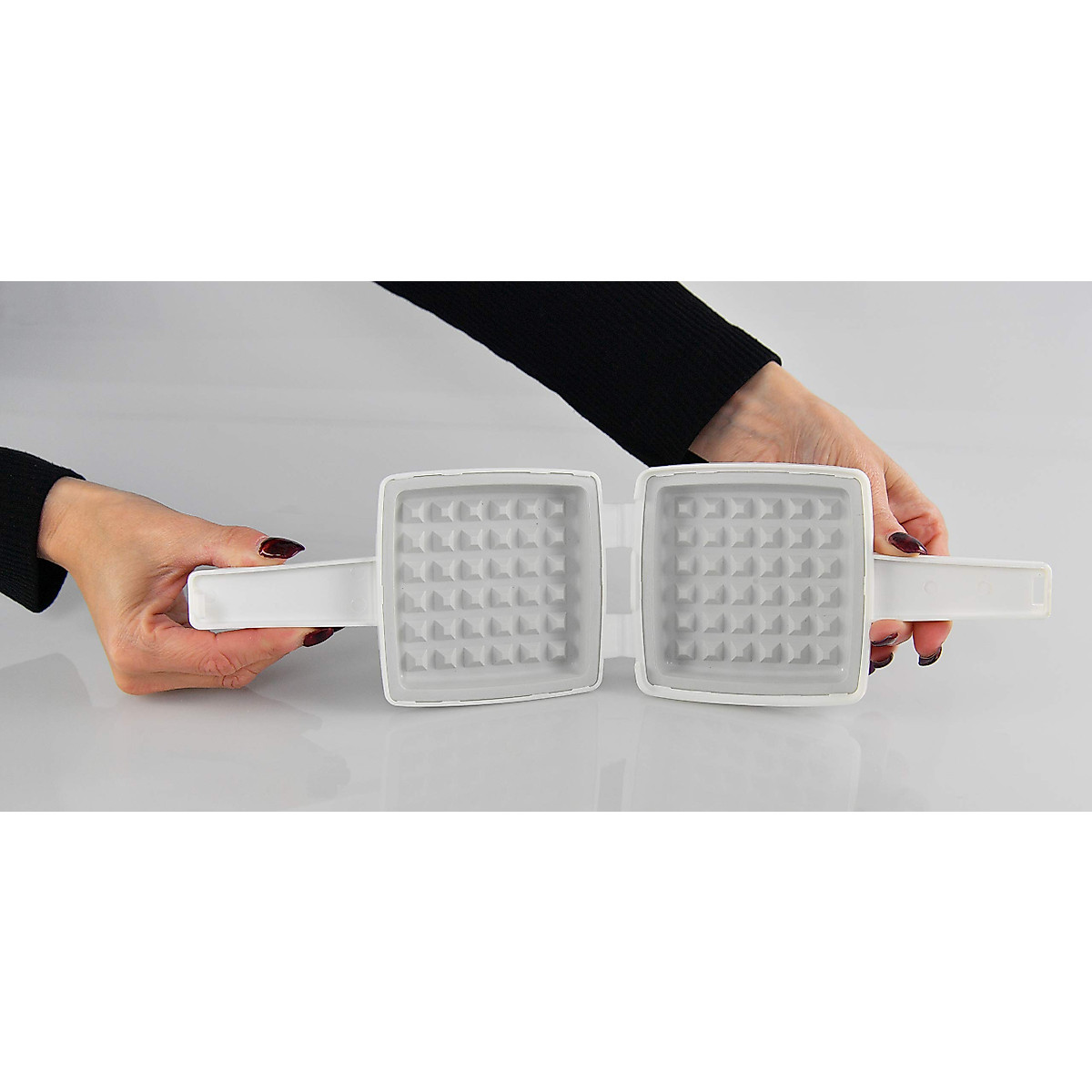 HOME-X Microwavable Classic Square Belgian Waffle Maker