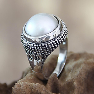NOVICA Artisan Handcrafted Cultured Pearl Domed Ring Sterling Silver Mabe White Indonesia Birthstone [crownbezel 0.7 in L x 0.7 in W x 0.4 in H Band Width 3 mm W] ' Moon Mystique'