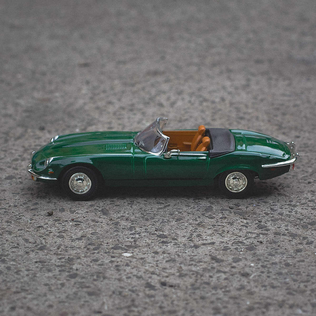 ROAD SIGNATURE 92608 Scale 1:18 1971 Jaguar E-Type, Green