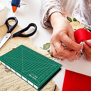 WISYOK 6" x 8" A5 Self Healing Craft Mat, Small Sewing Cutting Mat Rotary Fabric Mat, Ideal for children and Hobbyist DIY craft creative design