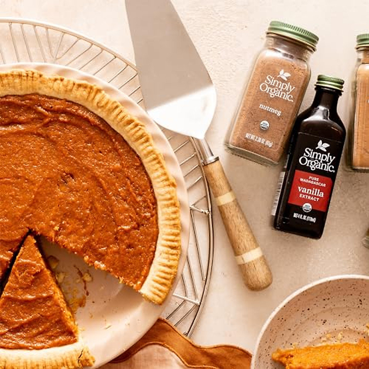 Simply Organic Pure Ground Nutmeg, 2.3 Ounce Jar,Aromatic, Subtly Spicy-Sweet Flavor, Organic, Kosher, No GMO, No ETO