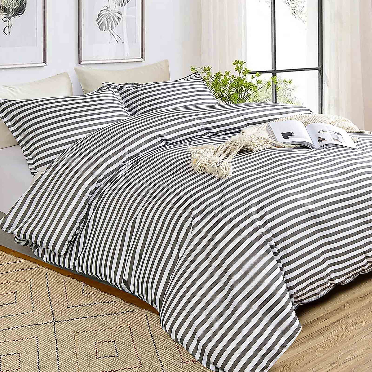 Nanko White and Grey Striped Queen Size Comforter Set, Print Pattern Soft Reversible Down Alternative Quilted Duvet Insert Bed Sets, Bedding Sets in a Bag for Women Men Teen, 88 x 90 Bed Sets Gray