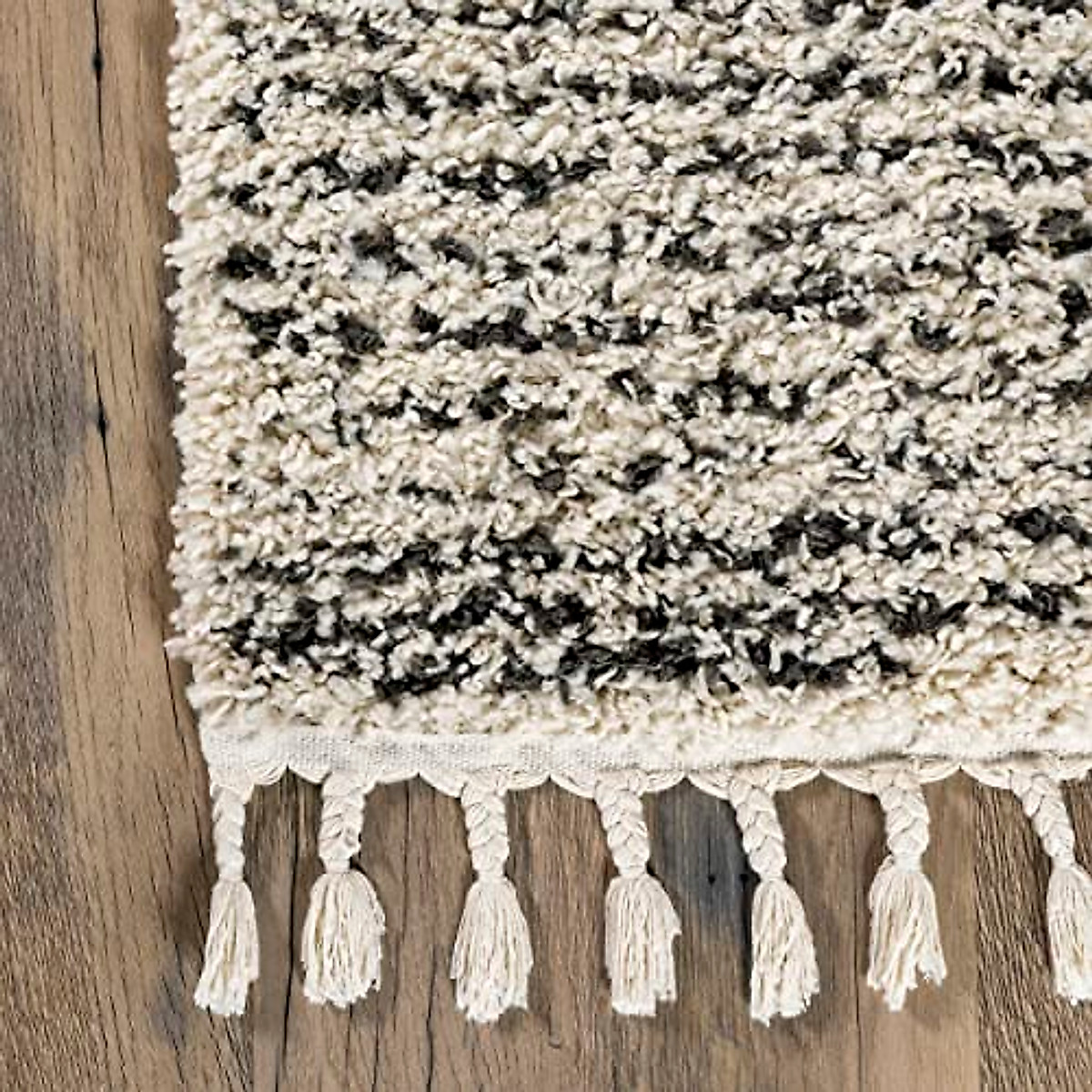 nuLOOM Sadie Moroccan Diamond Tassel Shag Area Rug, 6' 7" x 9', Off-white