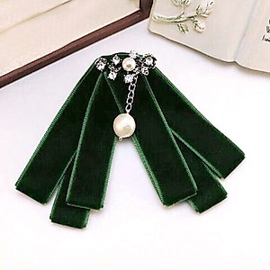 VATIN Green Velvet Ribbon 5/8" Green Premium Plush Velvet Woven Edge Velvet Ribbon for Christmas Tree,Gift Wrapping,Flower Bouquet,Wreath Decorations,Bow Making- 10 Yards