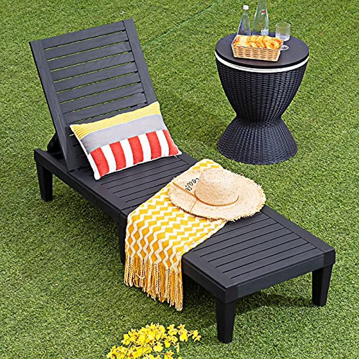 Tangkula Outdoor Chaise Lounge Chair, Lightweight Patio Lounge Recliner Chair with Adjustable Backrest, 5 Reclining Positions Chaise Lounger for Patio, Beach, Balcony, Poolside, Backyard (1, Black)