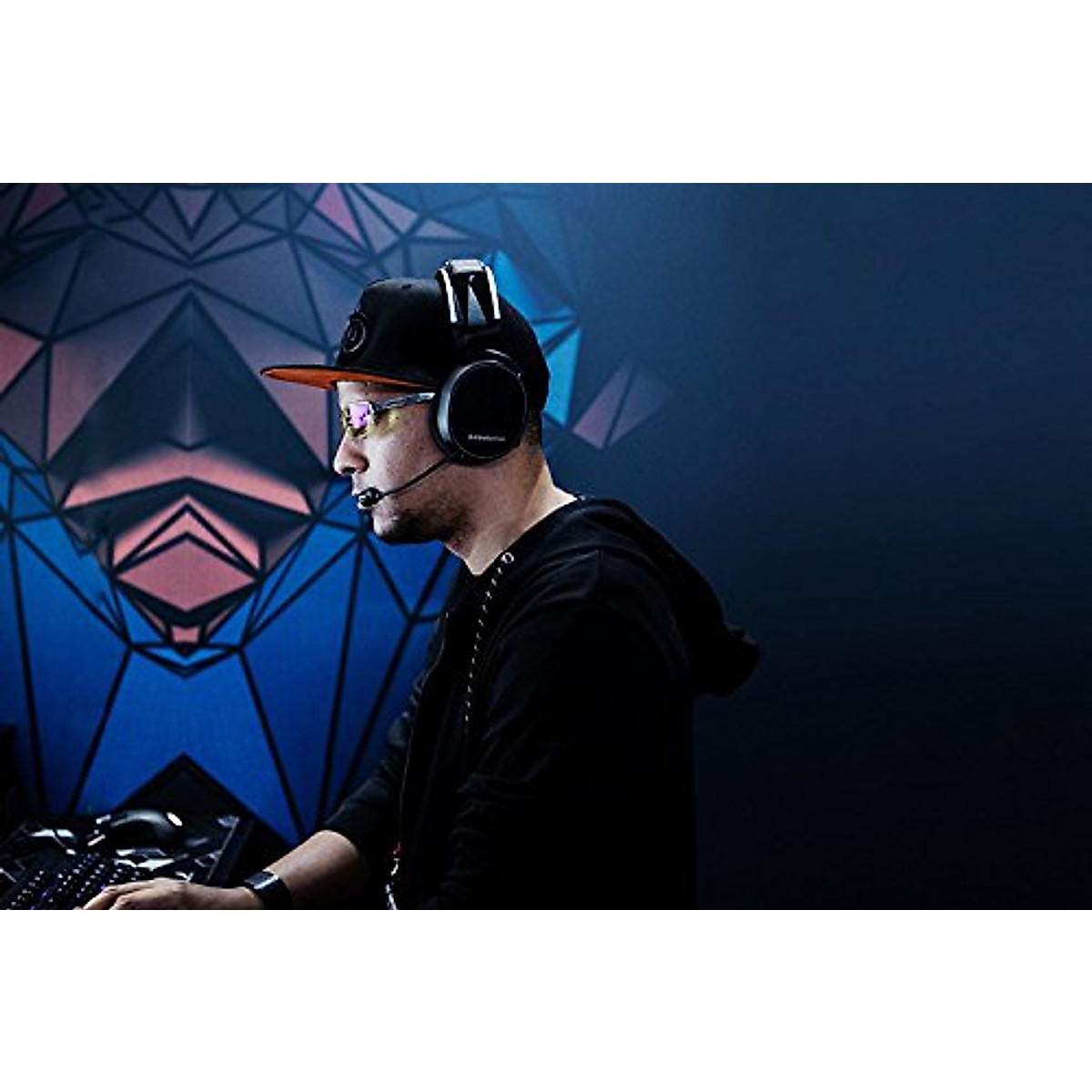 SteelSeries Arctis 7 Legacy Edition, Lag-Free Wireless Gaming Headset, DTS 7.1 Surround for PC, PC/Mac/Playstation 4/Mobile/VR - White