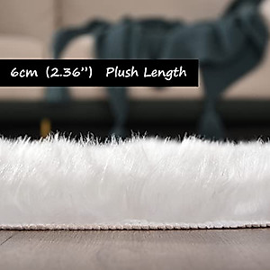Goolela Faux Fur Rug Throw Rugs Small White Rug 2x3 Sheep Skin Rug Fluffy Washable Rug for Bedroom Dorm Bedside Rug Luxury Room Decor, Rectangle