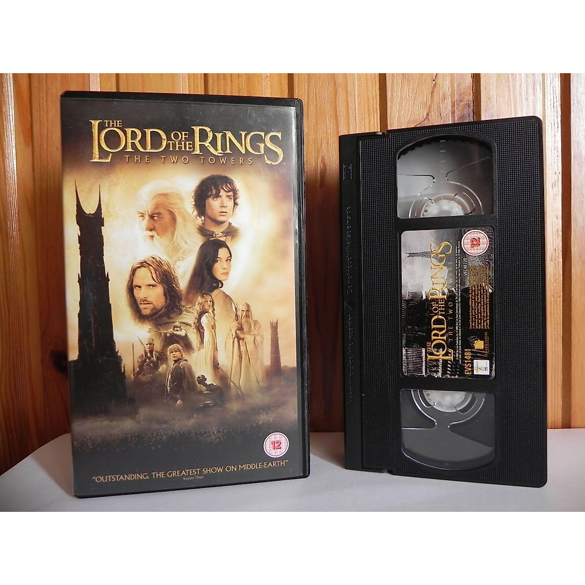 The Lord of the Rings: The Two Towers [VHS]