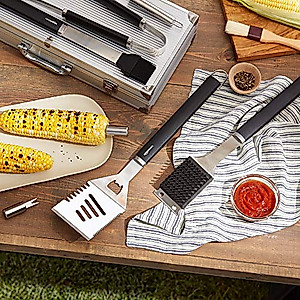 Amazon Basics Grilling Tool Set - 15piece