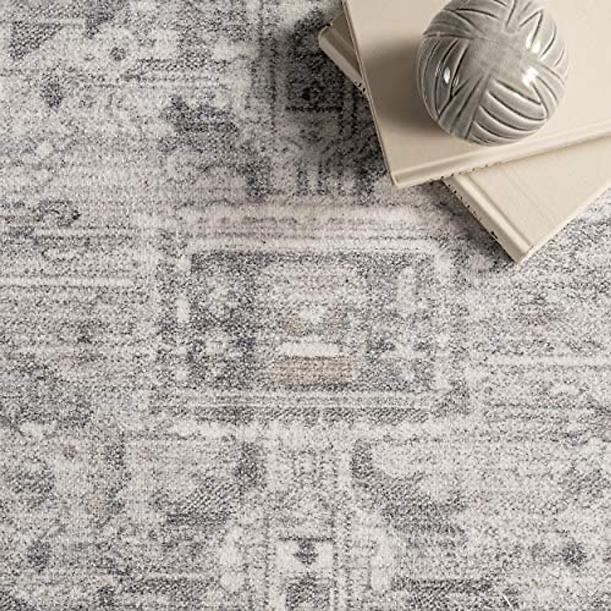nuLOOM Brielle Machine Washable Vintage Medallion Area Rug, 4' x 6', Grey