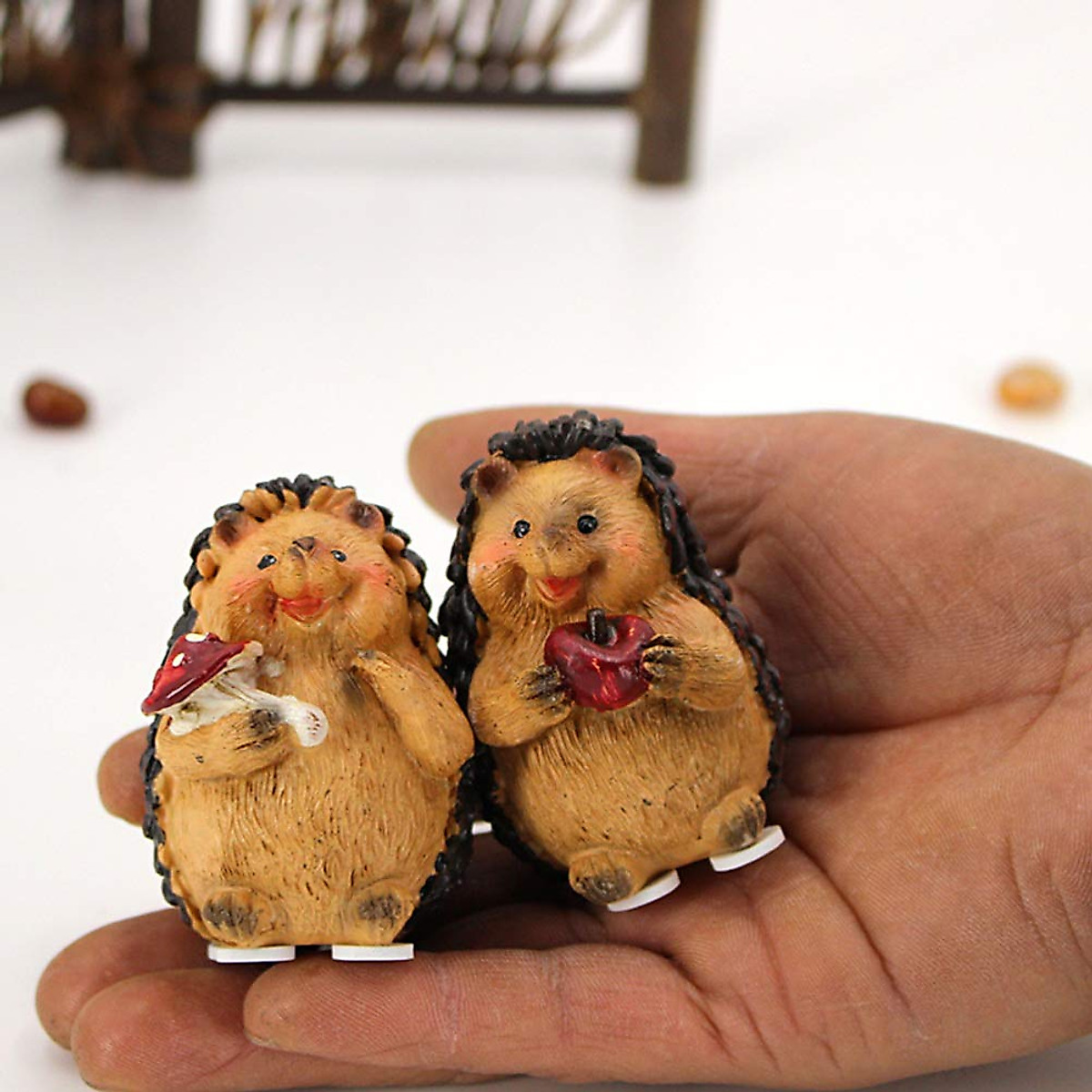 NUOBESTY 2pcs Animal Ornaments Resin Car Decor Ornament Animal Figurines Landscape Garden Decoration Miniature Ornament Hedgehog Statue Table top Decor Indoor Animal Ornament Crafts Cartoon