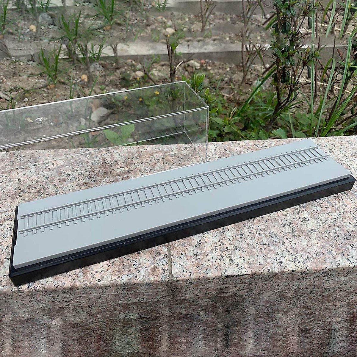 Yamix HO Scale Train Display Case Showcase Dustproof Display Box for 1/18 Scale Model Train