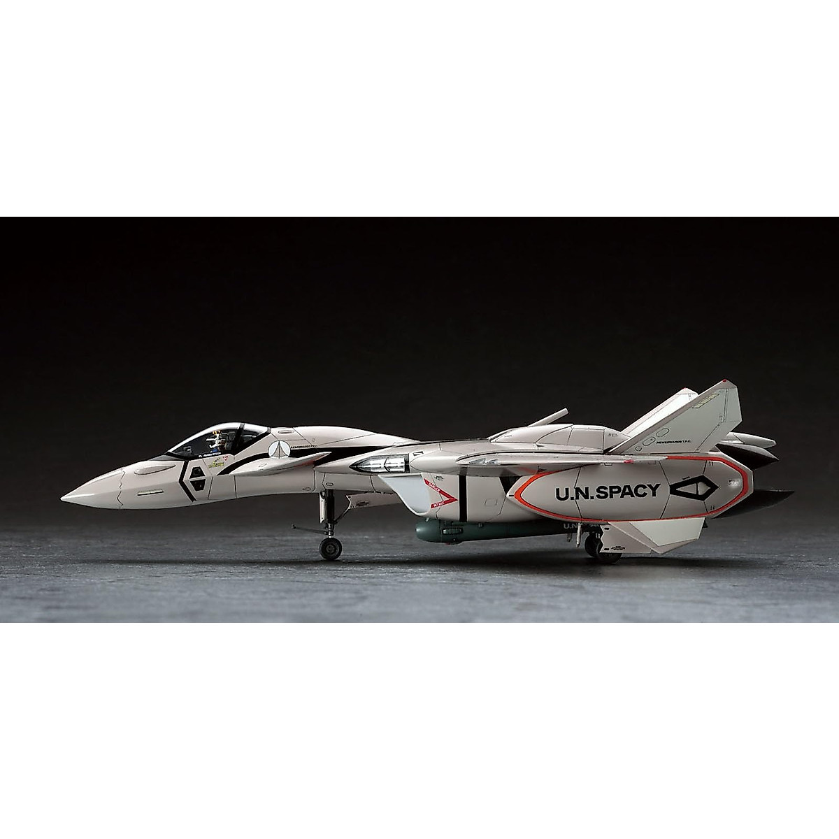 VF-11B Thunderbolt (1/72 scale Plastic model) Hasegawa Macross PLUS [JAPAN]