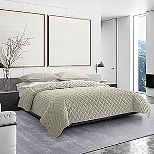 Vera Wang - King Quilt Set, Luxurious Velvet Bedding with Matching Shams, Lightweight Home Decor (Diamond Velvet Natural Ivory, King)