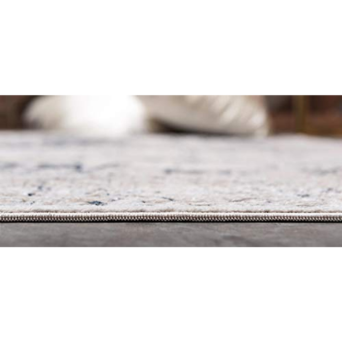 Unique Loom Chateau Collection High-Low Pile, Vintage, Traditional, Distressed, Medallion Area Rug (4' 0 x 6' 0 Rectangular, Beige/Navy Blue)