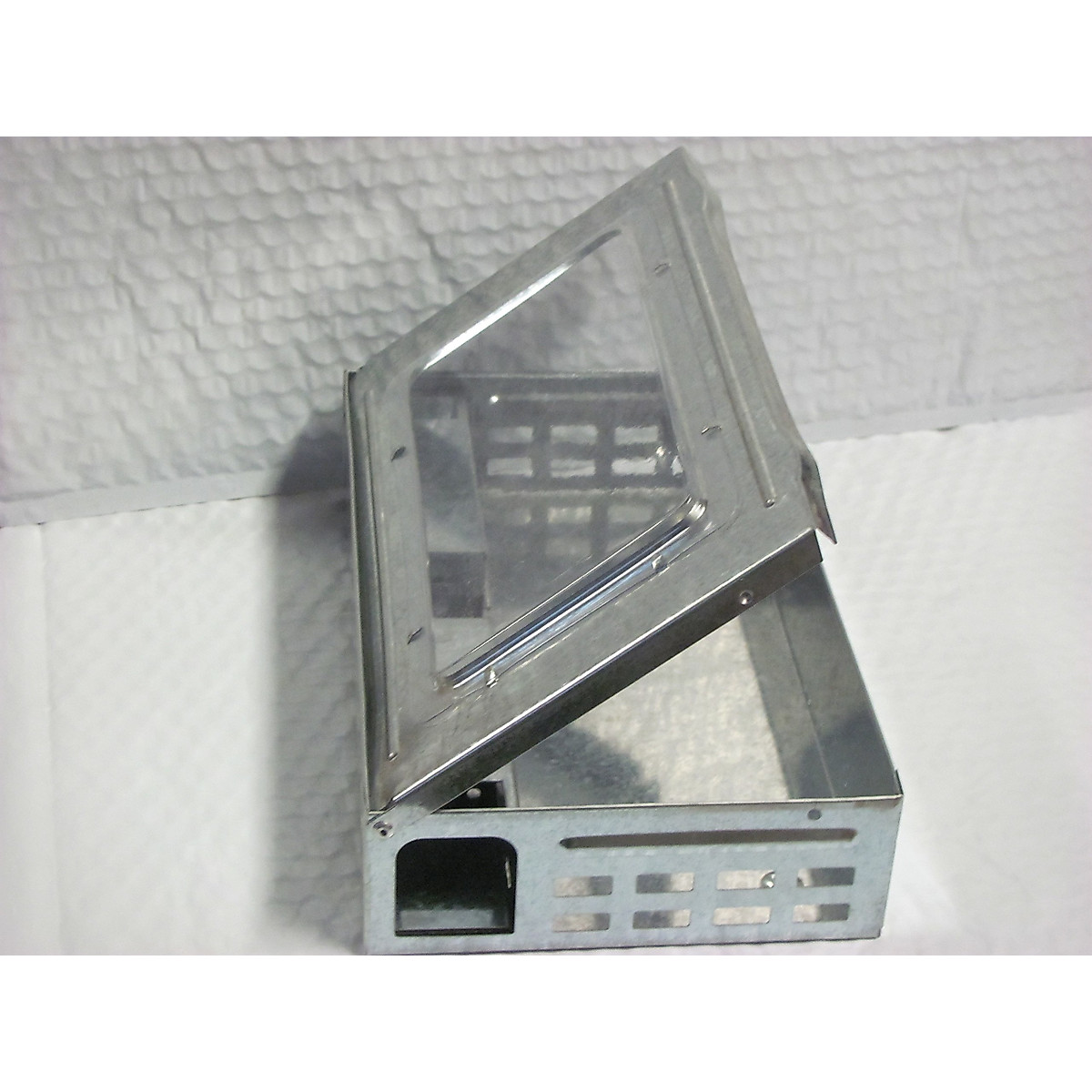 (FPS TRAPS) 1 Tin Cat style Mouse LIVE Trap with window.THE TIN CAT STYLE MOUSE TRAP IS A LIVE CATCH TRAP THAT IS EASY TO USE, CATCHES UP TO 30 MICE AT A TIME AND REQUIRES NO SETTING.