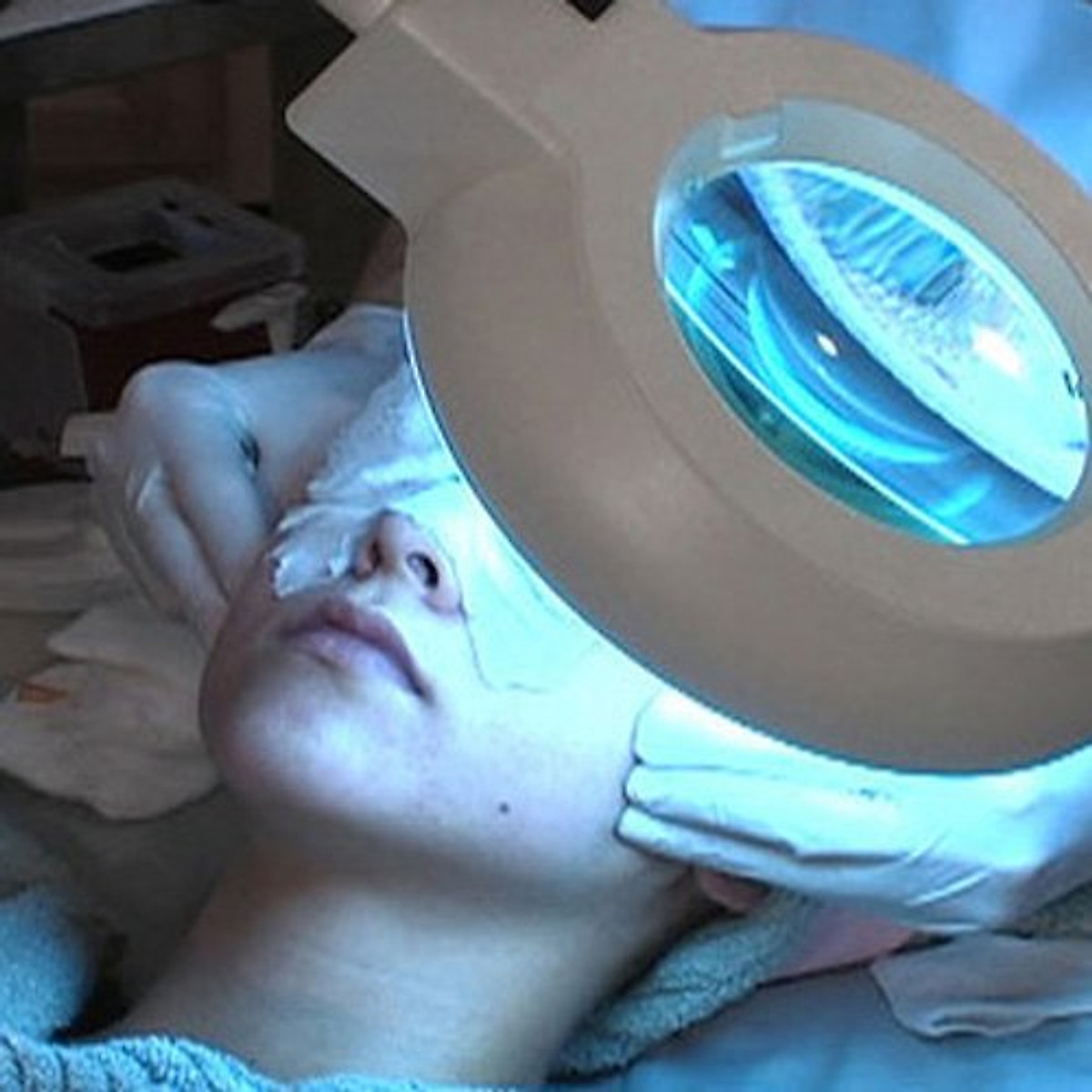 European Facials Volume 2 Facial DVD - Great Video for Medical & Master Estheticians. Learn About Facial Treatments, Skin Care Products, Face Massage Techniques, Essential Oils, Extractions, Ampoules, Exfoliation & more... with Rita Page. (1.5 Hours)