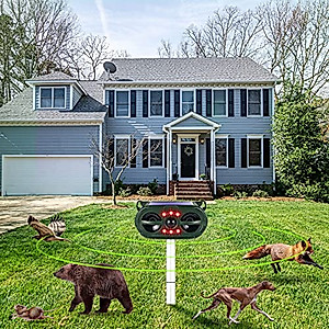 Ultrasonic Animal Repellent Outdoor Solar Animal Repeller with Motion Sensor Flashing Light Waterproof Animal Repellent for Squirrel Deer Raccoon Rabbit Cat Dog Skunk Fox Protect Farm Yard Garden