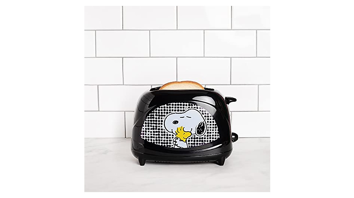 Uncanny Brands Snoopy Toaster - Toast Snoopy's Face!