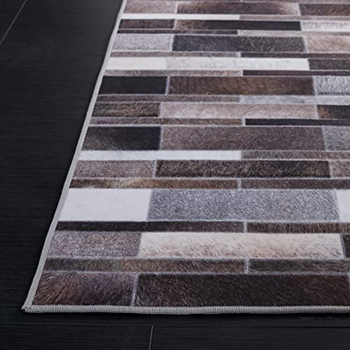 SAFAVIEH Faux Hide Collection Area Rug - 6' x 9', Ivory & Grey, Rustic Modern Glam Design, Non-Shedding & Easy Care, Machine Washable Ideal for High Traffic Areas in Living Room, Bedroom (FAH542A)